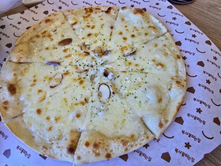 Boksakkot Pineun Jip – Best Stir-Fried Webfoot Octopus & Pizza in Gimpo